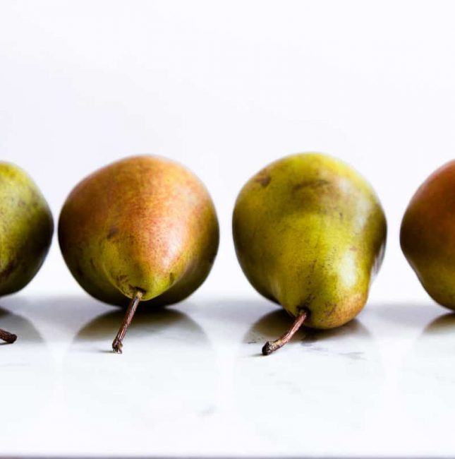 MULLED WINE POACHED PEARS WITH CHOCOLATE AND CREAM | Food & Table